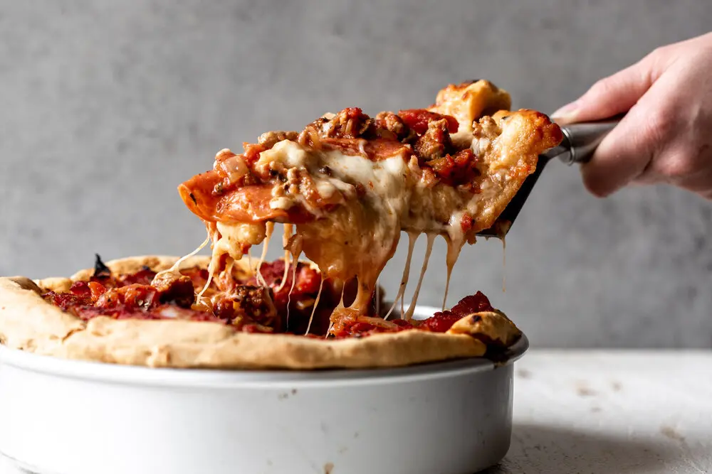 Pizza Deep-dish Estilo Chicago: Historia, Sabor Y Cómo Hacerla ...
